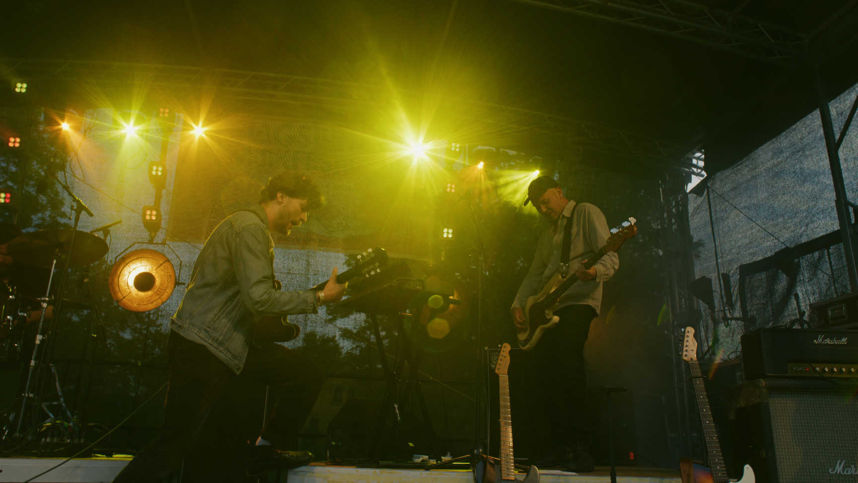 What Is Lens Flare? Types, Causes & Control - FilmDaft